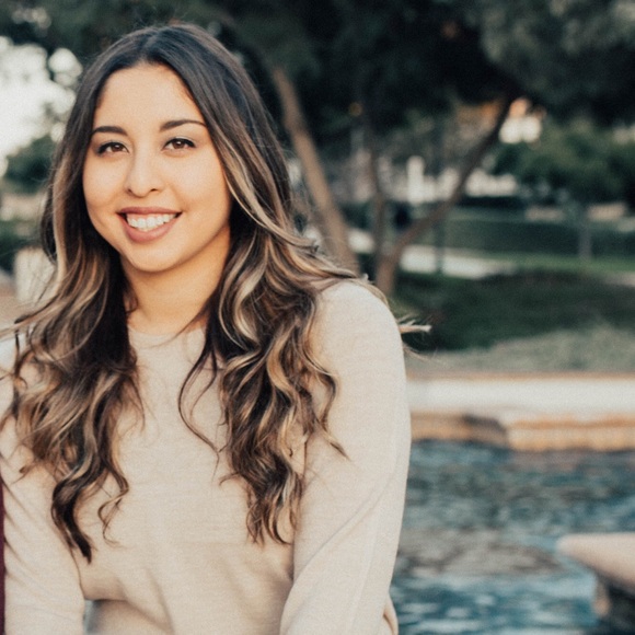 Stephanie's Closet (@stephie_romero) | Poshmark